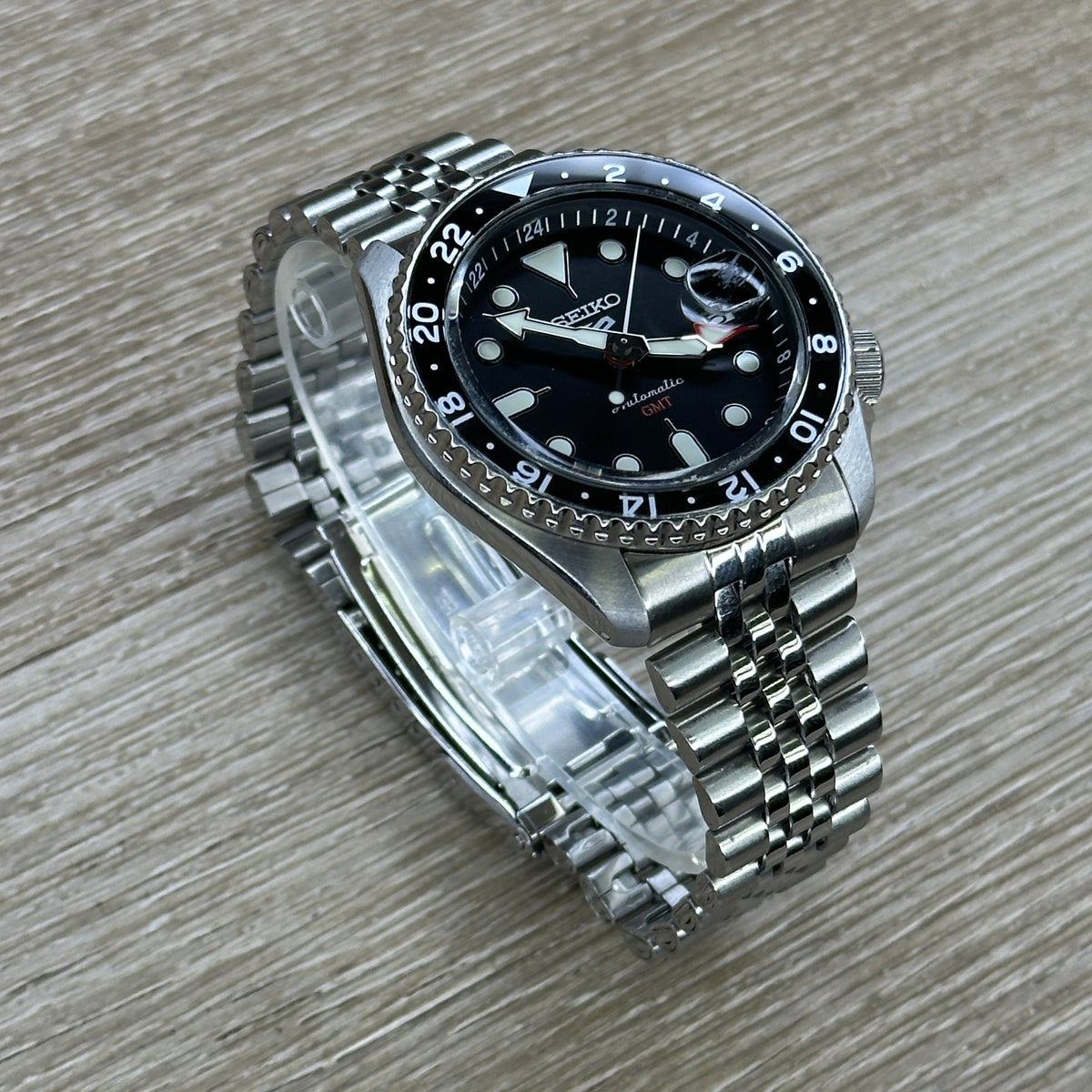 SEIKO 5 Sports GMT - Black Dial | Chicago Pawners & Jewelers
