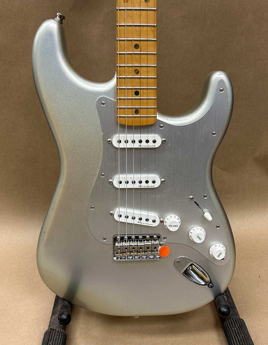 Fender H.E.R. Signature Stratocaster Chrome Glow - 2020 | Chicago ...