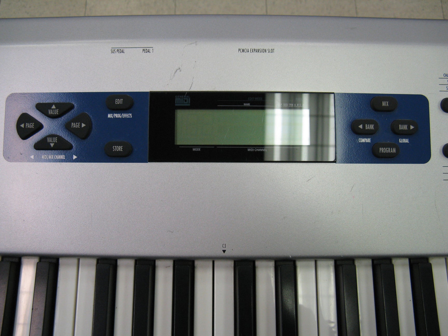 Alesis QS8.2 88 Key Synthesizer | Chicago Pawners & Jewelers