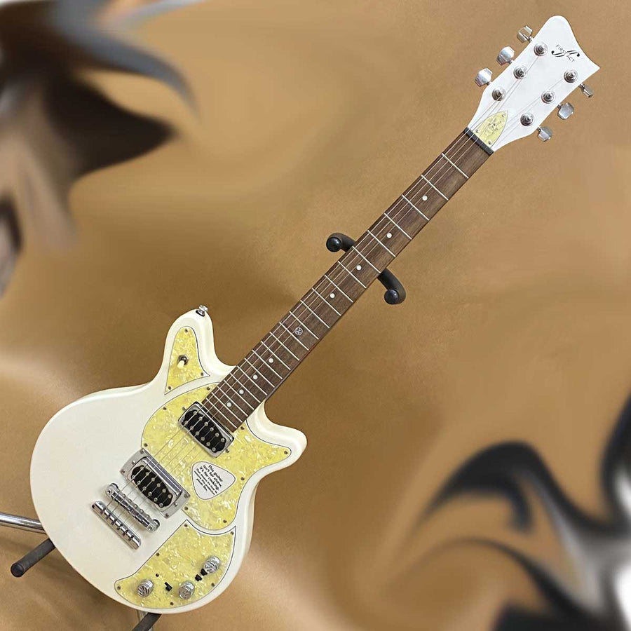 First Act Volkswagen GarageMaster Guitar – Chicago Pawners & Jewelers