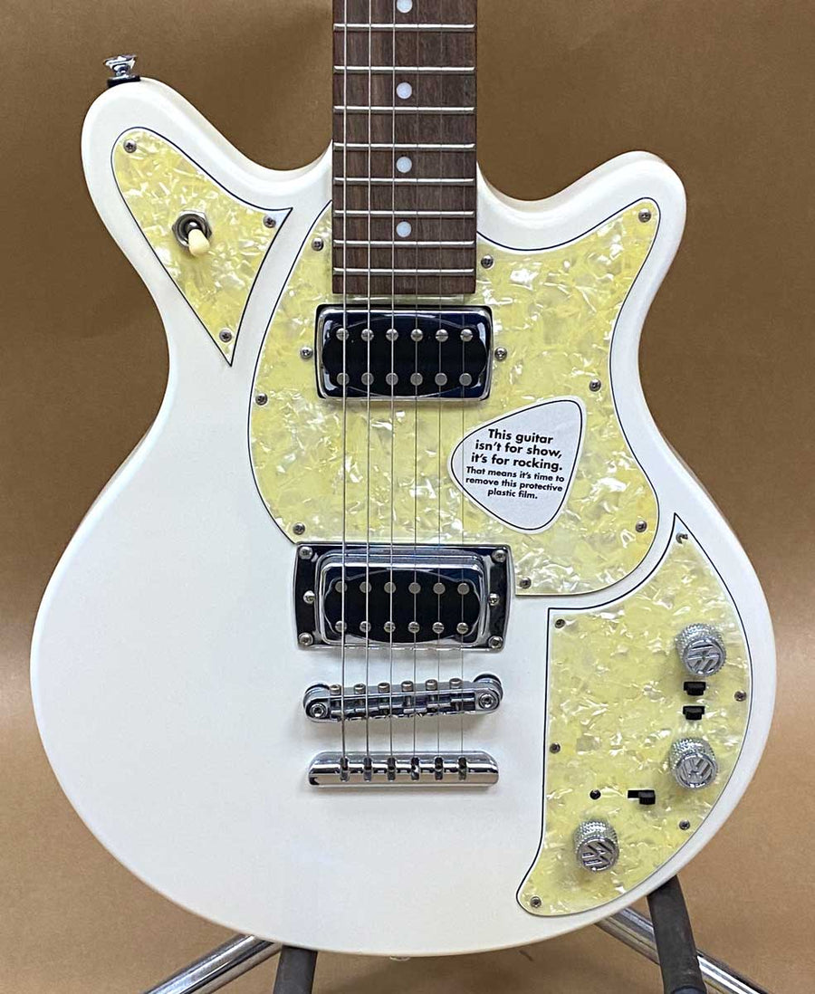 First Act Volkswagen GarageMaster Guitar – Chicago Pawners & Jewelers